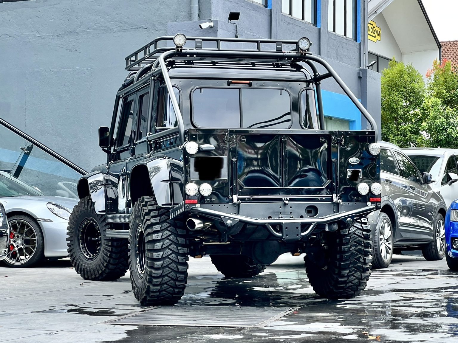 2016 Land Rover Defender 110 Spectre Edition - Bespoke Motoring