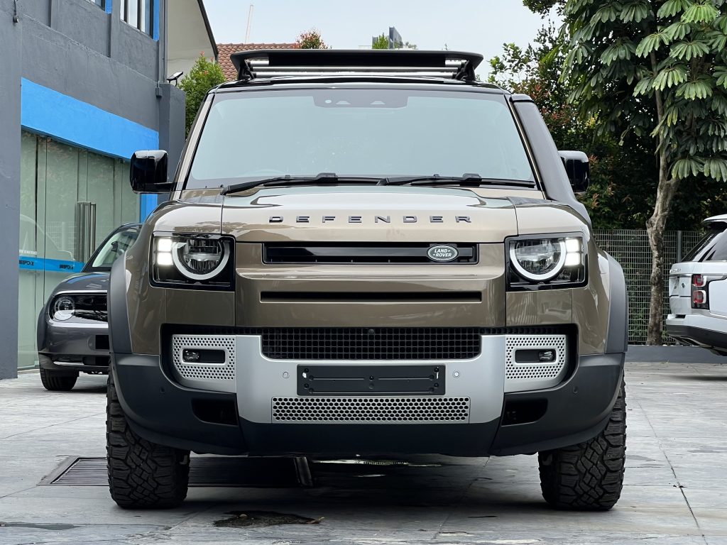 2020 Land Rover Defender 110 D240 - Bespoke Motoring