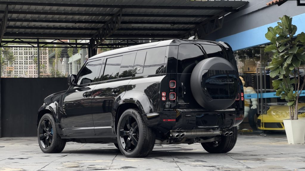 2022 Land Rover Defender 007 V8 Bond Edition - Bespoke Motoring