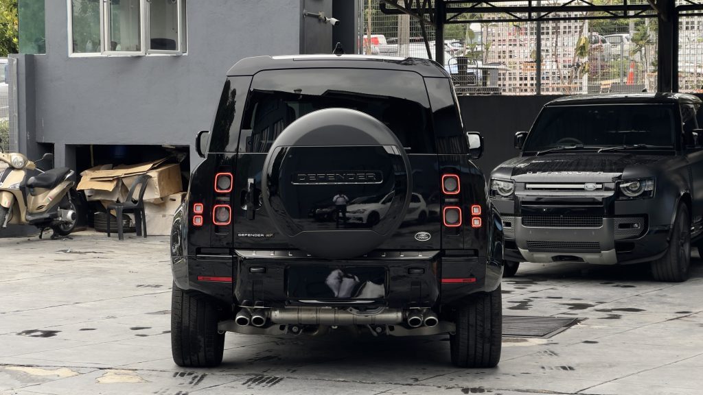 2022 Land Rover Defender 007 V8 Bond Edition - Bespoke Motoring